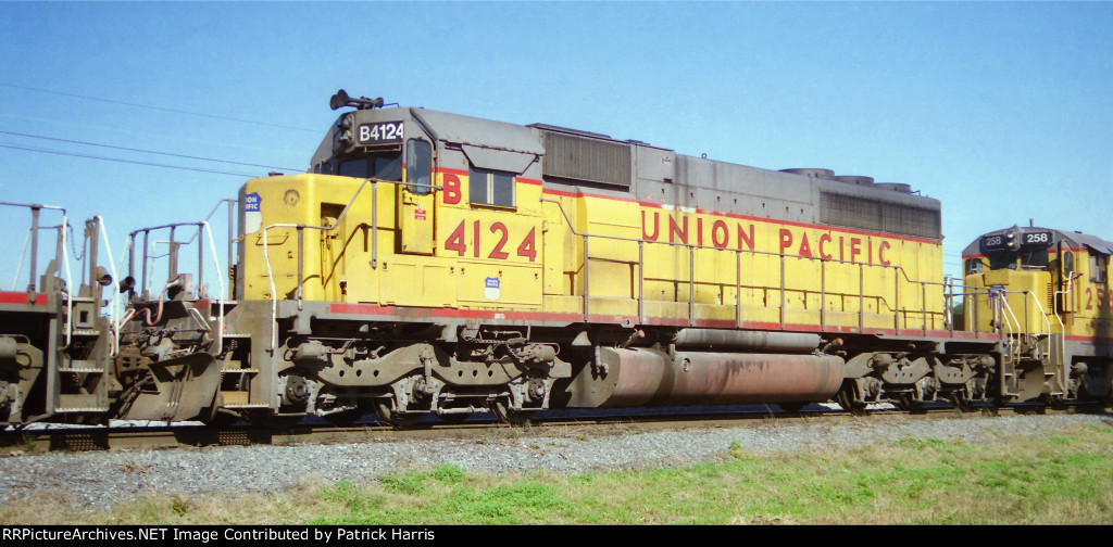 UP 4124B X-MP 3124 XX-MP 825 SD40-2 and UP 258 X-MP 4668 B23-7 rebuilt to B23-7R westbound into ...